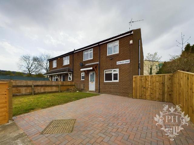 4 bedroom semi detached house to rent