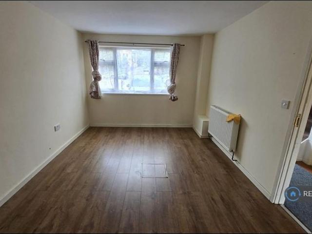 4 bedroom semi detached house to rent