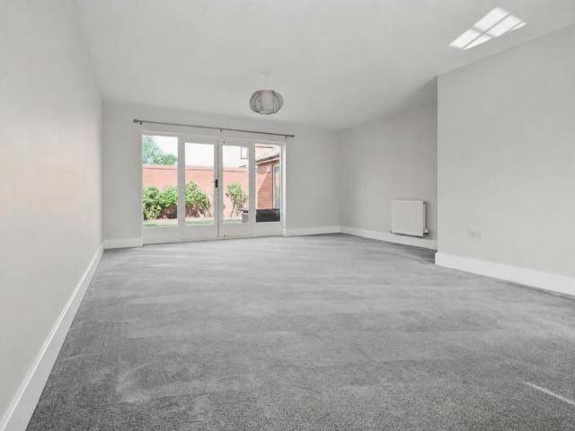 4 bedroom semi detached house to rent