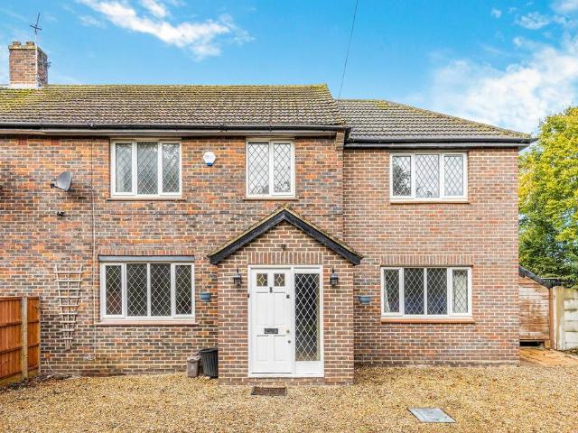 4 bedroom semi detached house to rent