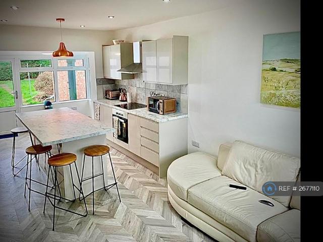 4 bedroom semi detached house to rent
