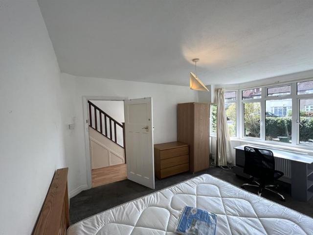 5 bedroom semi detached house to rent