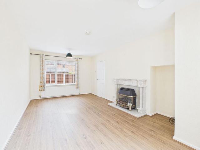 4 bedroom semi detached house to rent