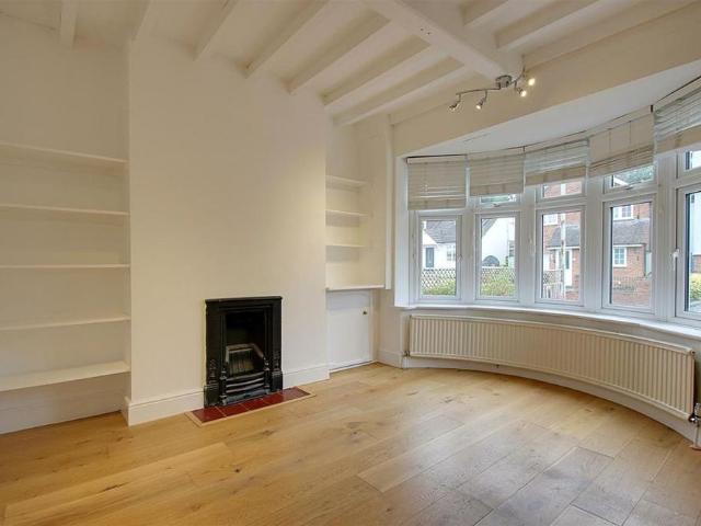 4 bedroom semi detached house to rent