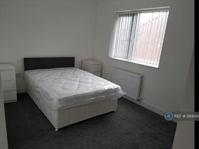 4 bedroom semi detached house to rent