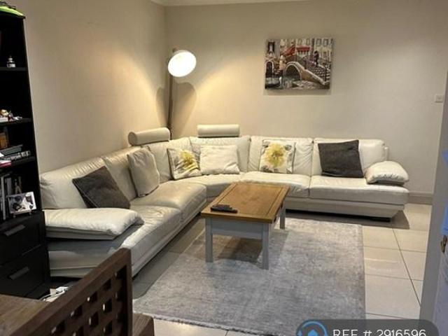 4 bedroom semi detached house to rent
