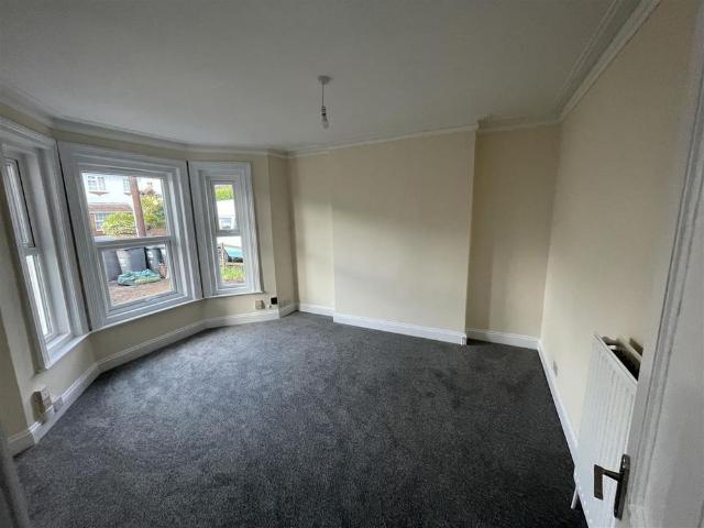4 bedroom semi detached house to rent
