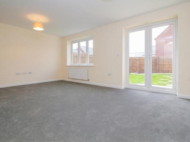 4 bedroom semi detached house to rent