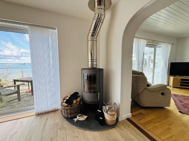 4 bedroom semi detached house to rent