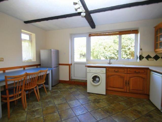 4 bedroom semi detached house to rent