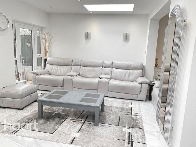 4 bedroom semi detached house to rent
