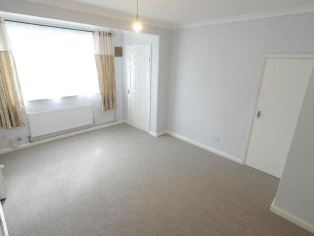 4 bedroom semi detached house to rent