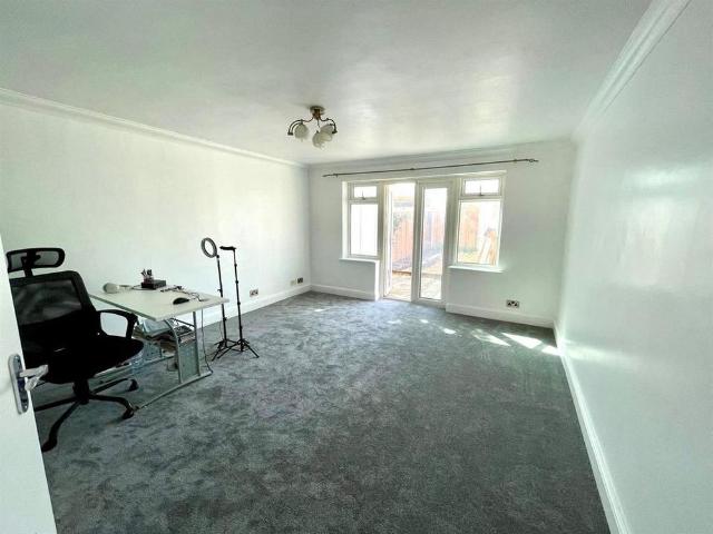 4 bedroom semi detached house to rent