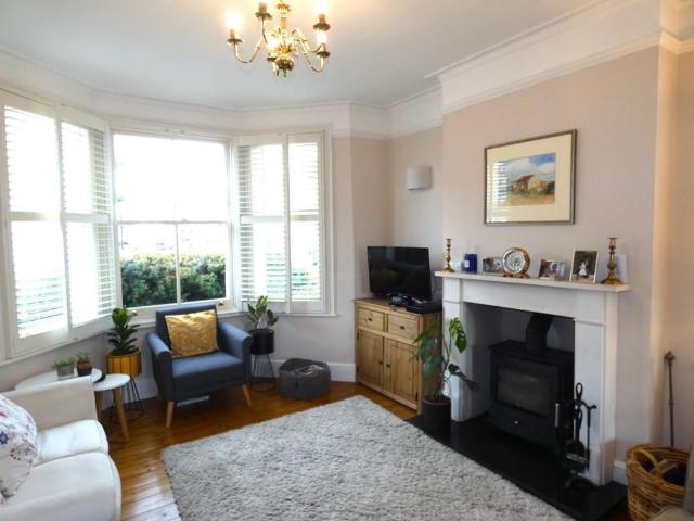 4 bedroom semi detached house to rent