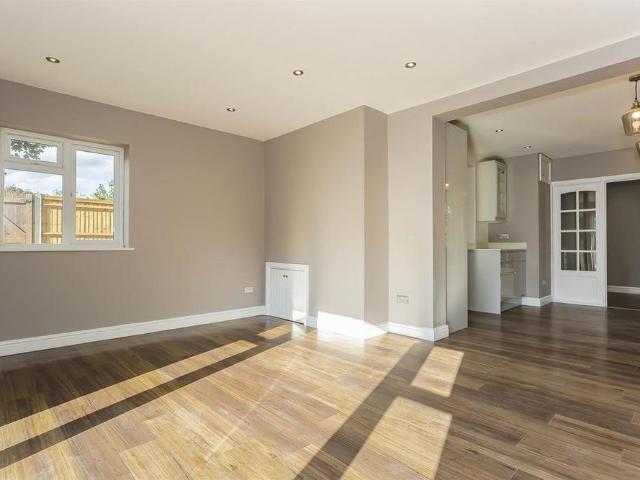 4 bedroom semi detached house to rent