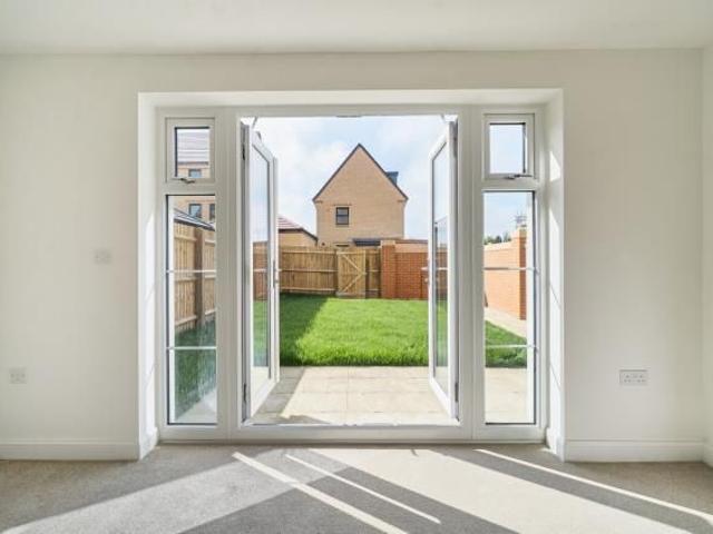 4 bedroom semi detached house to rent