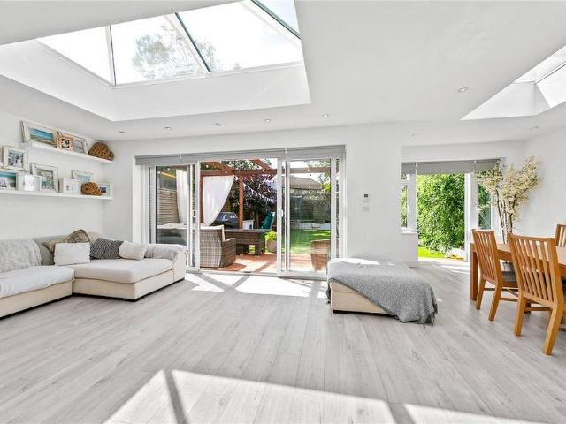 4 bedroom semi detached house to rent