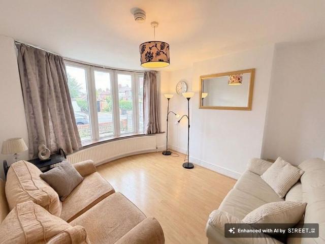 4 bedroom semi detached house to rent