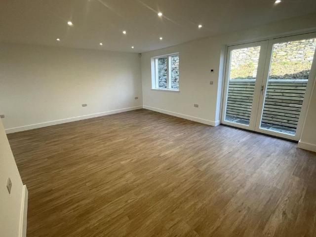 4 bedroom semi detached house to rent