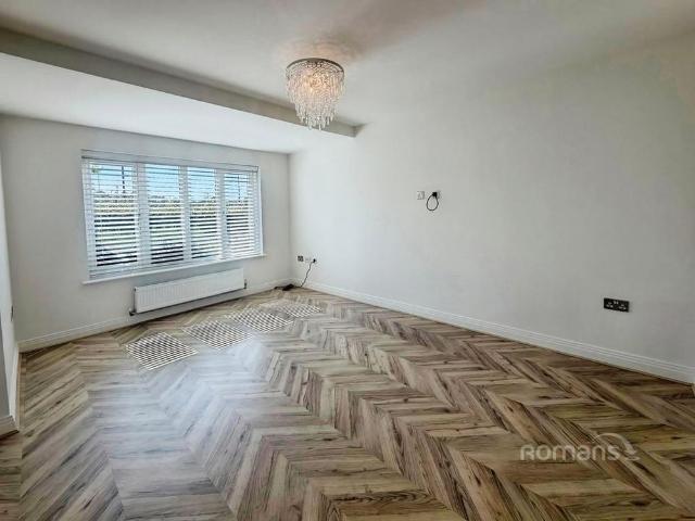 4 bedroom semi detached house to rent