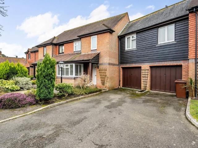 4 bedroom semi detached house to rent