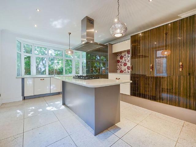 4 bedroom semi detached house to rent