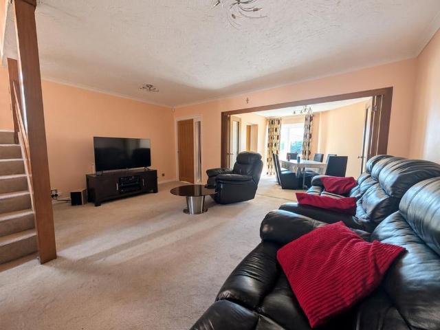 4 bedroom semi detached house to rent