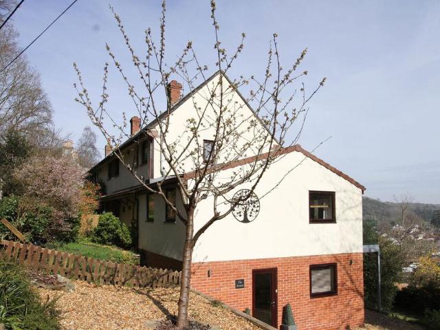 4 bedroom semi detached house to rent