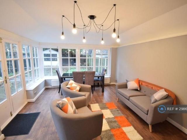 4 bedroom semi detached house to rent