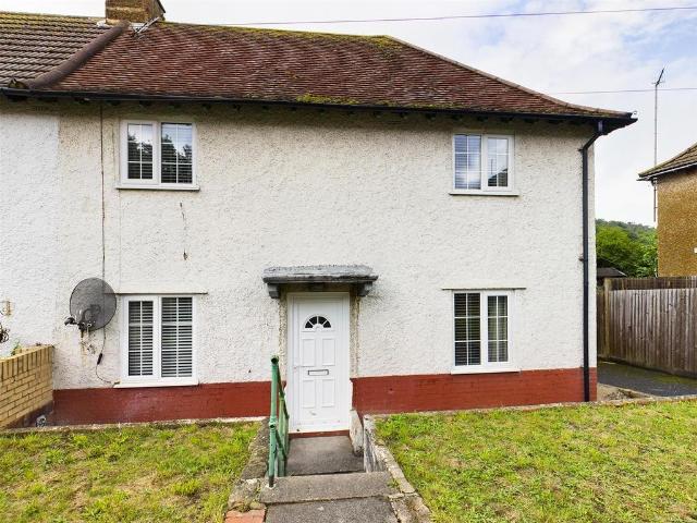 4 bedroom semi detached house to rent