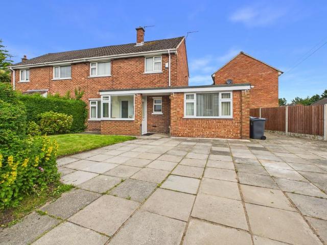 4 bedroom semi detached house to rent