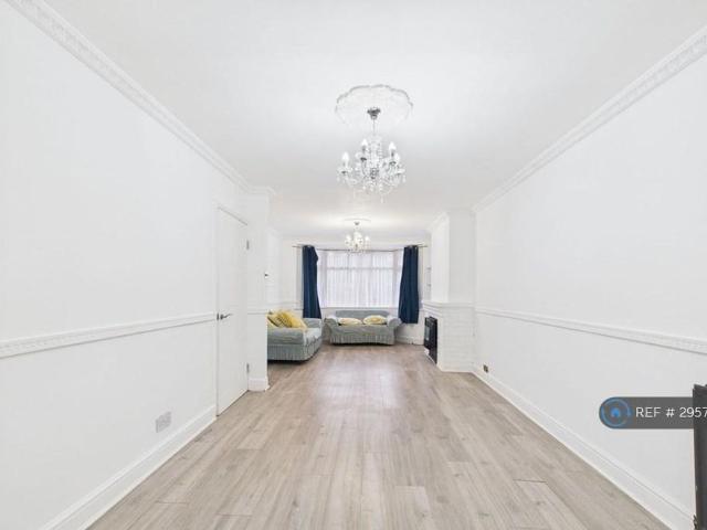 4 bedroom semi detached house to rent