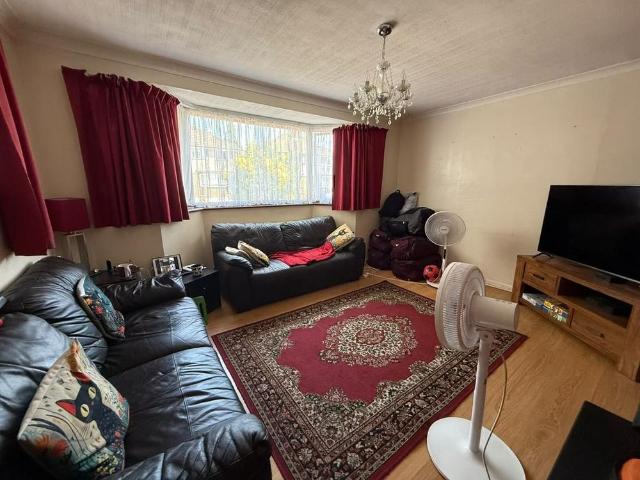 4 bedroom semi detached house to rent
