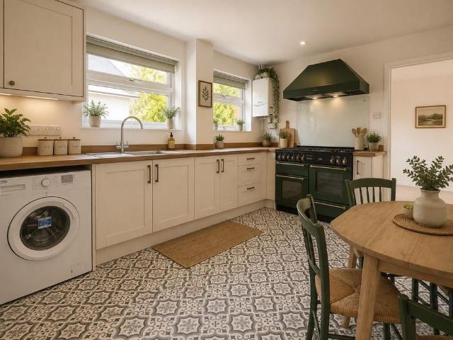 4 bedroom semi detached house to rent