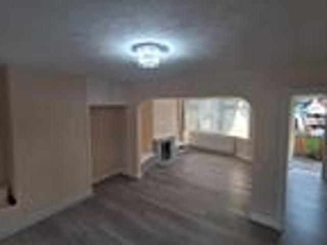 4 bedroom semi detached house to rent