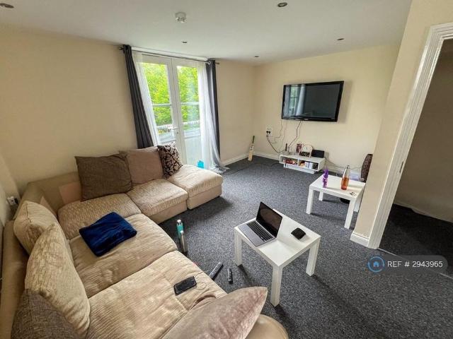 4 bedroom semi detached house to rent