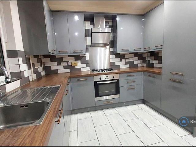 4 bedroom semi detached house to rent