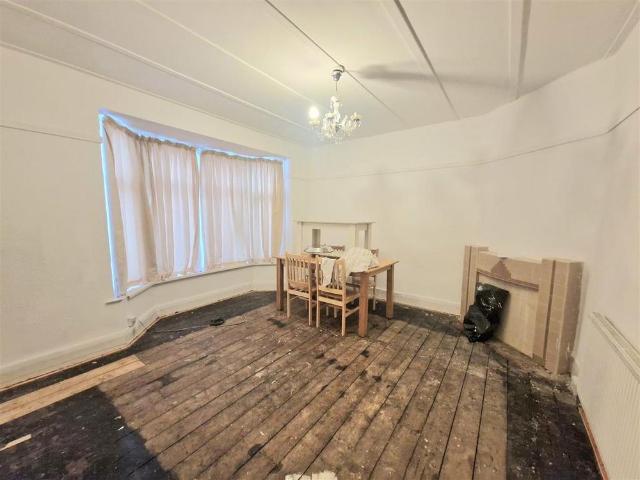 4 bedroom semi detached house to rent