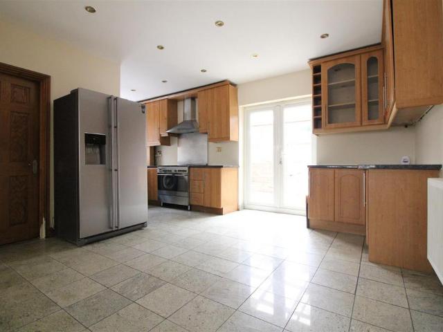 4 bedroom semi detached house to rent