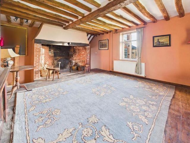 4 bedroom semi detached house to rent