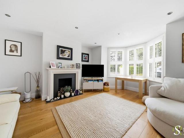 4 bedroom semi detached house to rent