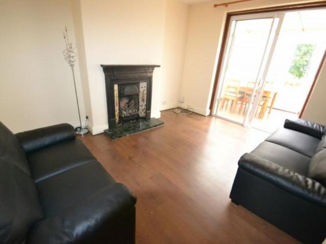 4 bedroom semi detached house to rent