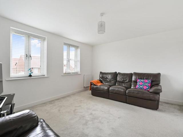 4 bedroom semi detached house to rent