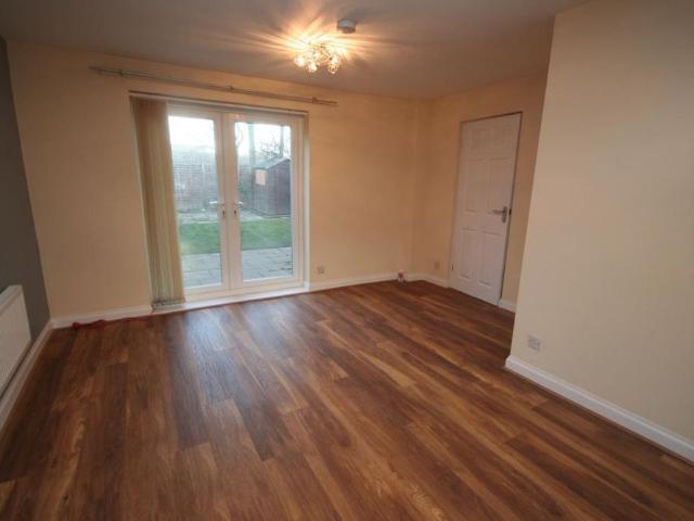 4 bedroom semi detached house to rent