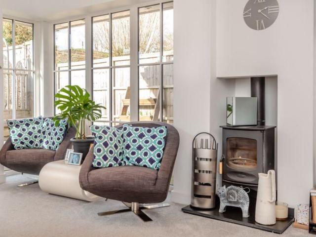 4 bedroom semi detached house to rent