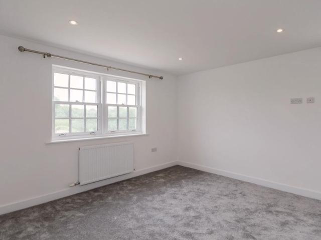 4 bedroom semi detached house to rent