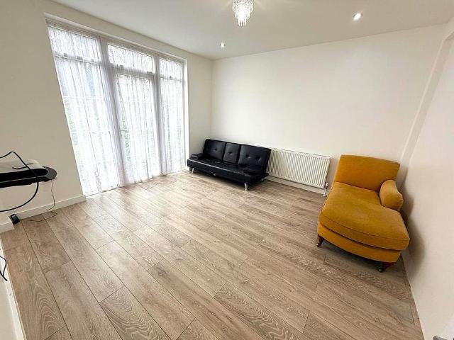 4 bedroom semi detached house to rent