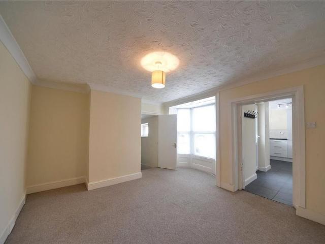 4 bedroom semi detached house to rent