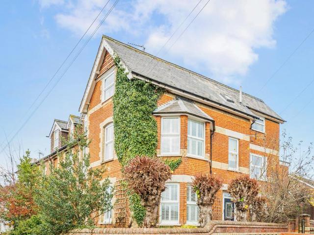 4 bedroom semi detached house to rent