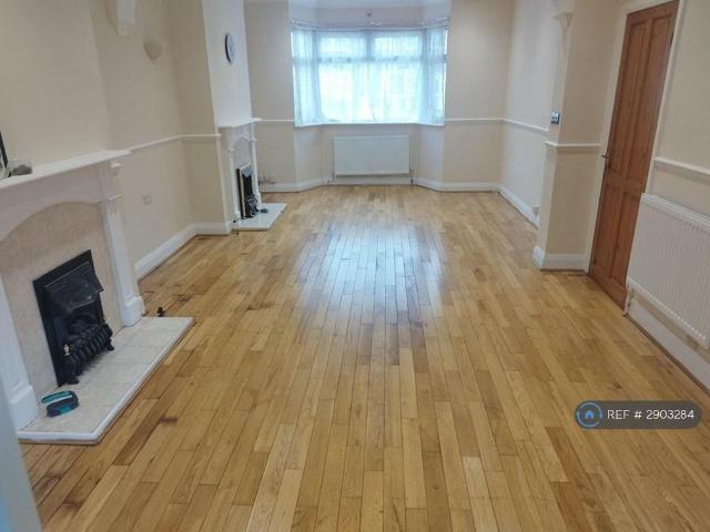 4 bedroom semi detached house to rent
